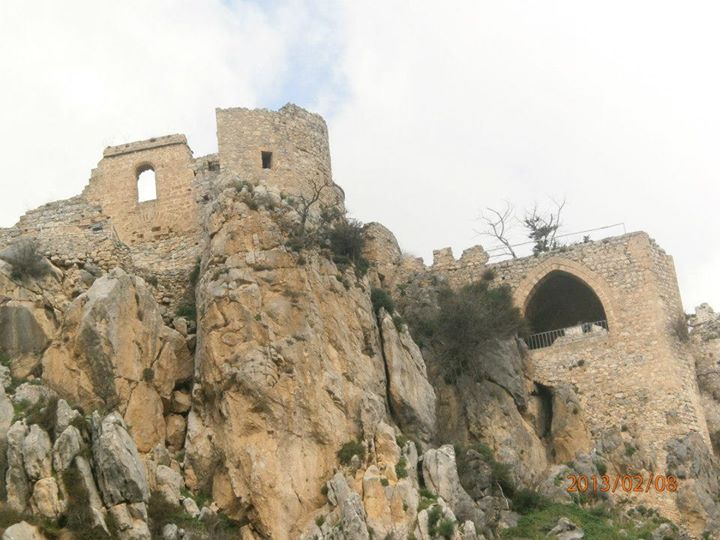 Το κάστρο του Αγίου Ιλαρίωνα στην κατεχόμενη Κερύνεια με τη ματιά της ...