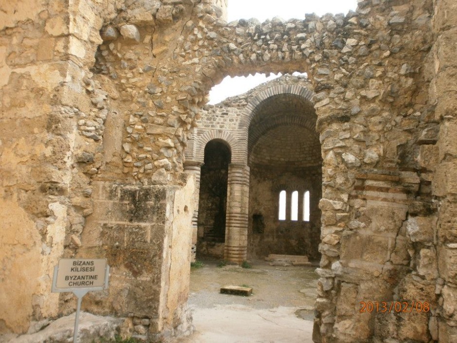 Το κάστρο του Αγίου Ιλαρίωνα στην κατεχόμενη Κερύνεια με τη ματιά της ...