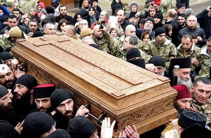 Ο Άγιος Γέροντας Γαβριήλ ο δια Χριστόν σαλός (1929-1995) η εκταφή ενός ...