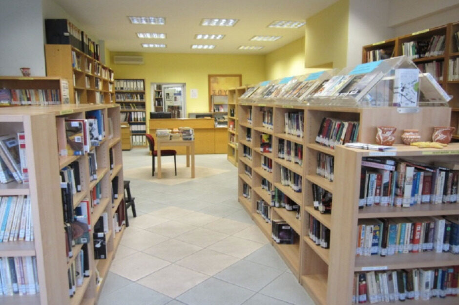 Θεσσαλονίκη: Οι βιβλιοθήκες της Καλαμαριάς χαρίζουν βιβλία (Δευτέρα 10 ...