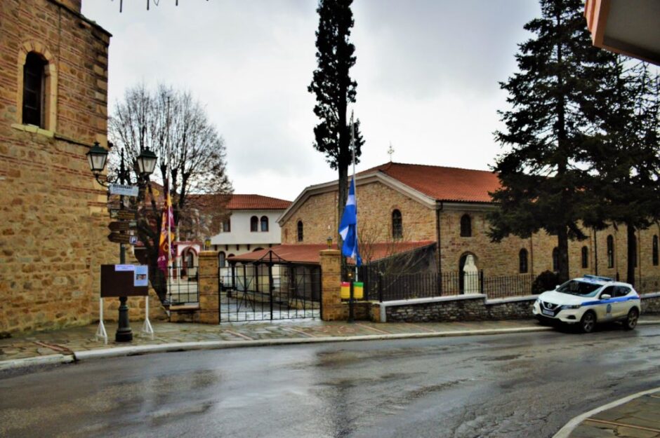 ΑΡΝΑΙΑ: Μεσίστιες οι σημαίες στην εορτή του Πολιούχου | Διακόνημα