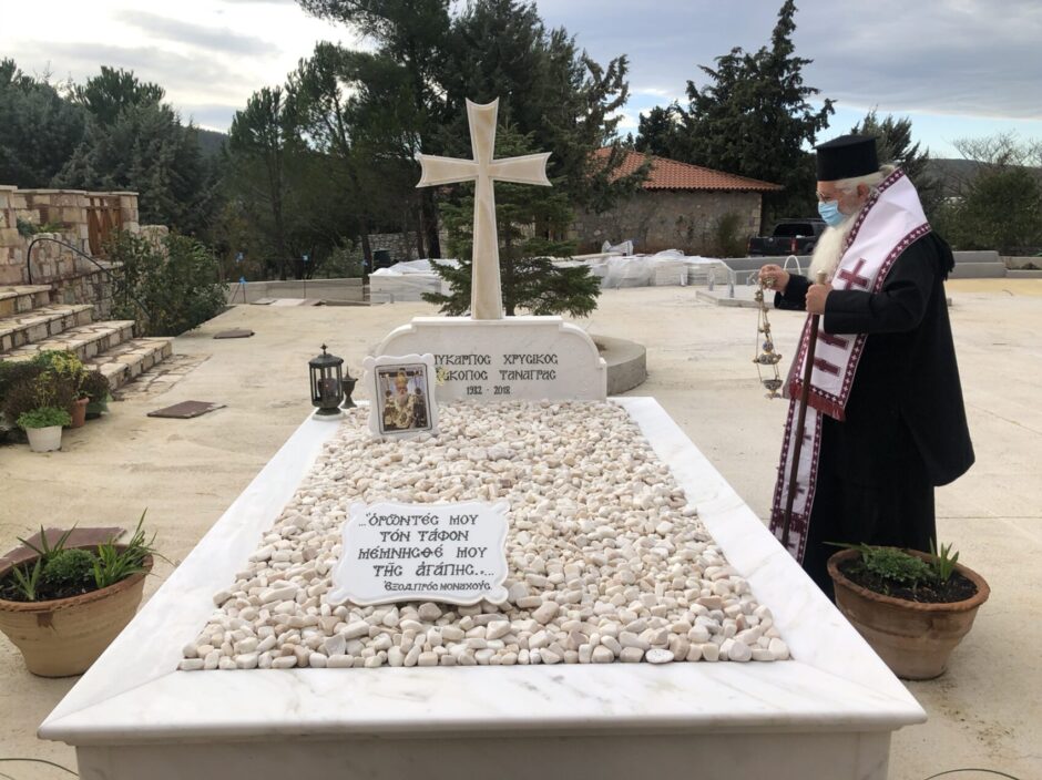 Τρισάγιο στον τάφο του μακαριστού Επισκόπου Τανάγρας | Διακόνημα