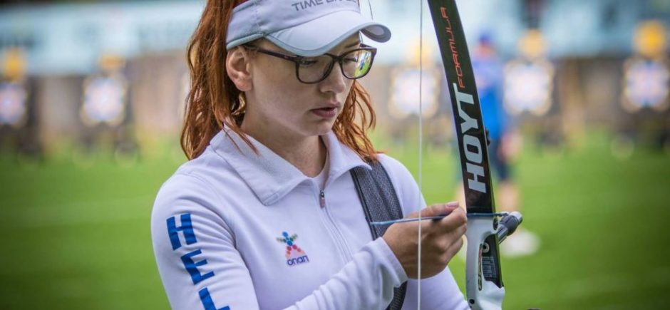 Δωροθέα Ποιμενίδου: Ποια είναι η πρωταθλήτρια τοξοβολίας με φωκομέλεια ...