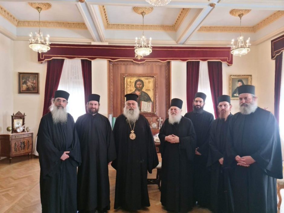 Τον Αρχιεπίσκοπο Κύπρου Γεώργιο επισκέφθηκε ο Γέροντας Εφραίμ ...