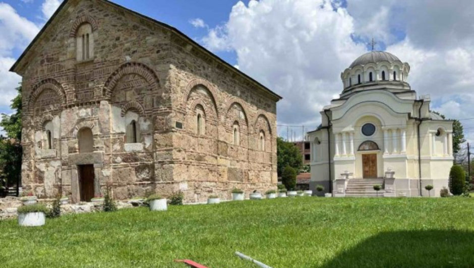 Φλέγεται το Κόσοβο: Έσκισαν τις σημαίες από ναούς στην Πρίστινα και ...