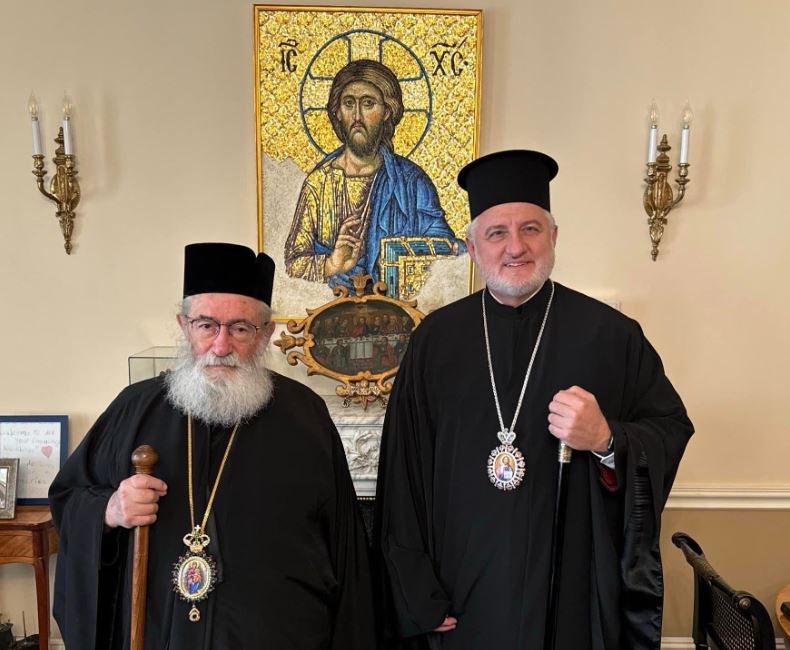 Στον Αρχιεπίσκοπο Αμερικής ο Αρχιεπίσκοπος Σιναίου Δαμιανός | Διακόνημα