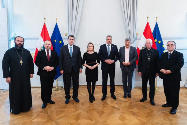 Ο Αυστρίας Αρσένιος σε στρογγυλή τράπεζα υπό τον Καγκελάριο της ...