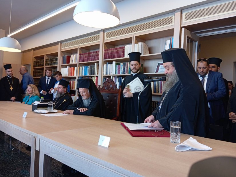 Στην Βιβλιοθήκη “ΆΓΙΟΣ ΑΓΑΠΗΤΟΣ” της Μητρόπολης Χίου ο Οικουμενικός ...